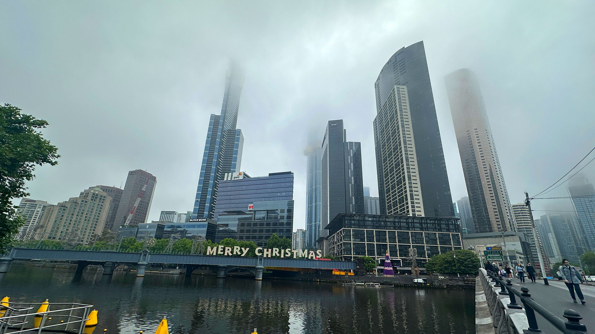 Airport Chaos As Thick Fog Covers Melbourne
